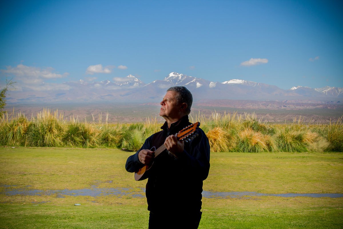 Santaolalla y la incansable búsqueda espiritual - Inmendoza
