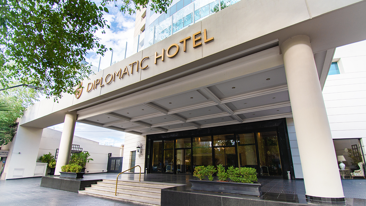 Diplomatic Hotel, elegancia en sus renovados espacios - Inmendoza