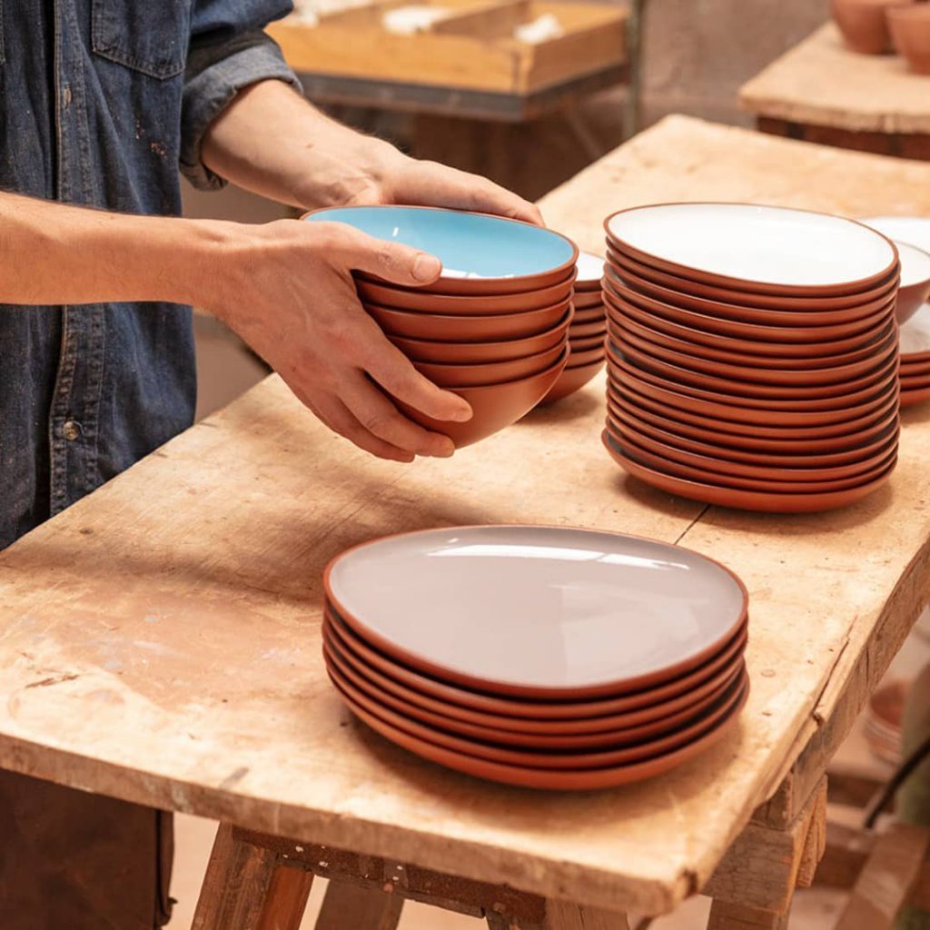 Vajilla de arcilla natural: La historia de Colbo - Inmendoza